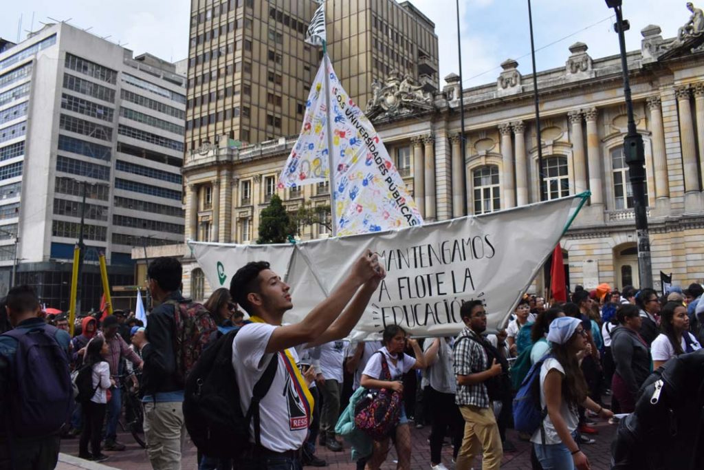 Education protests: 40,000 march in Bogotá