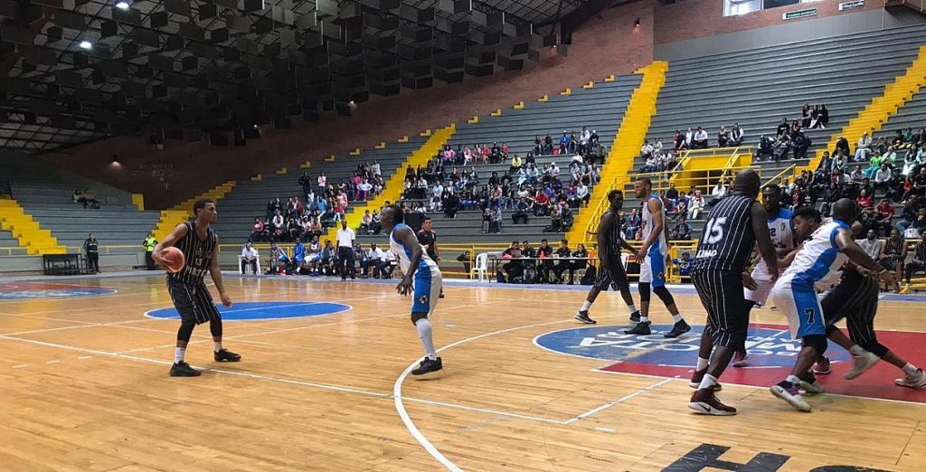 The opening buzzer sounds for Colombian basketball season